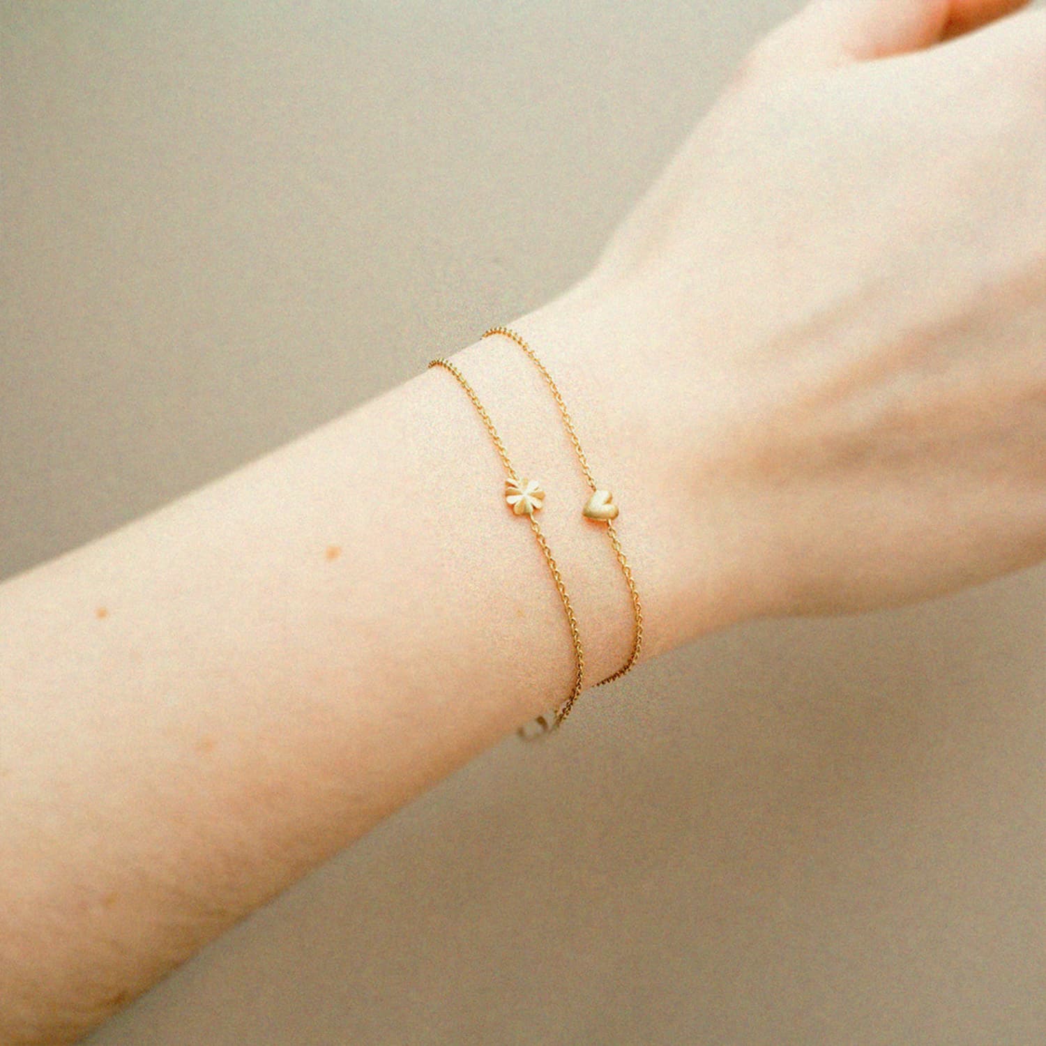 Armbånd BARA PAGORIA guld • LINE HALLBERG